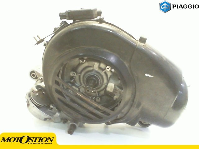 Motor completo del despiece o desguace de una moto Piaggio px 125 1998-2001